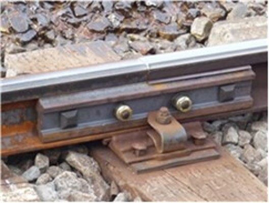 軌道の継目を連結する継目板の締結 | 緩み止めナットのハードロック工業